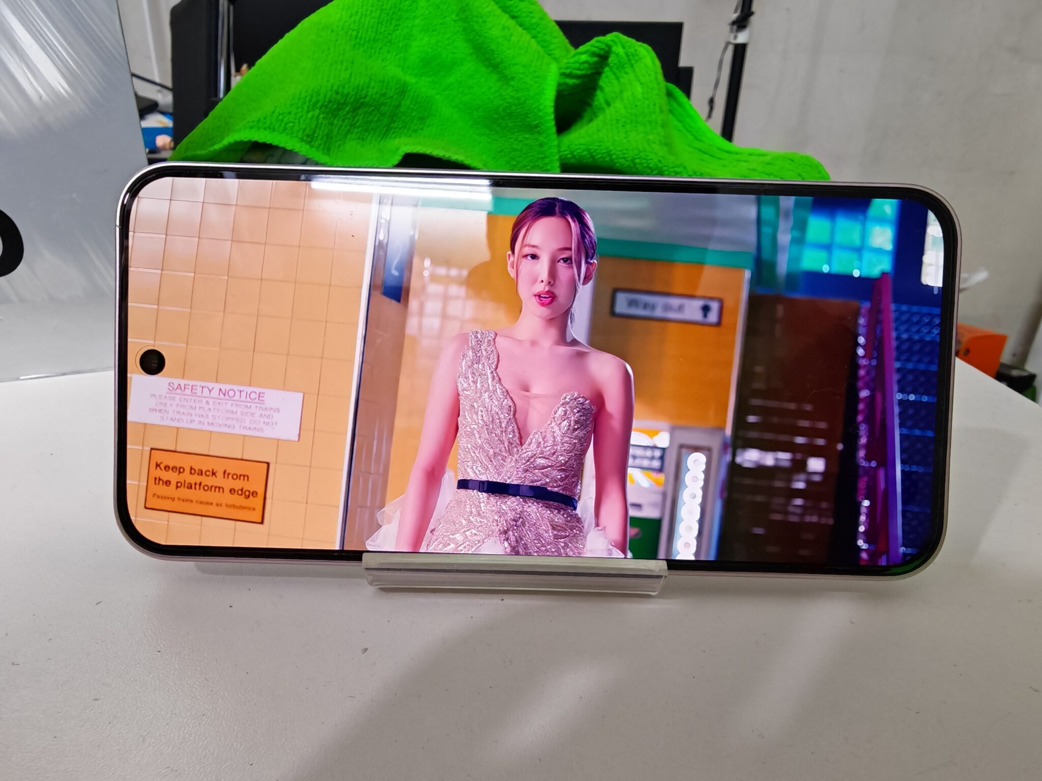OPPO Reno 15F Review: An All-Day Battery Champion That Delivers ...